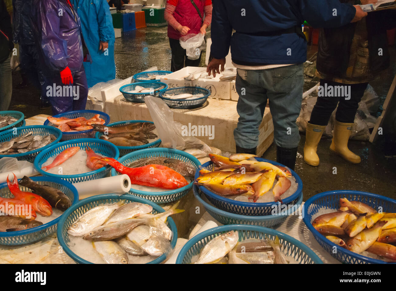 Fish market at Bisha Fishing Port, Keelung, Taiwan Stock Photo - Alamy