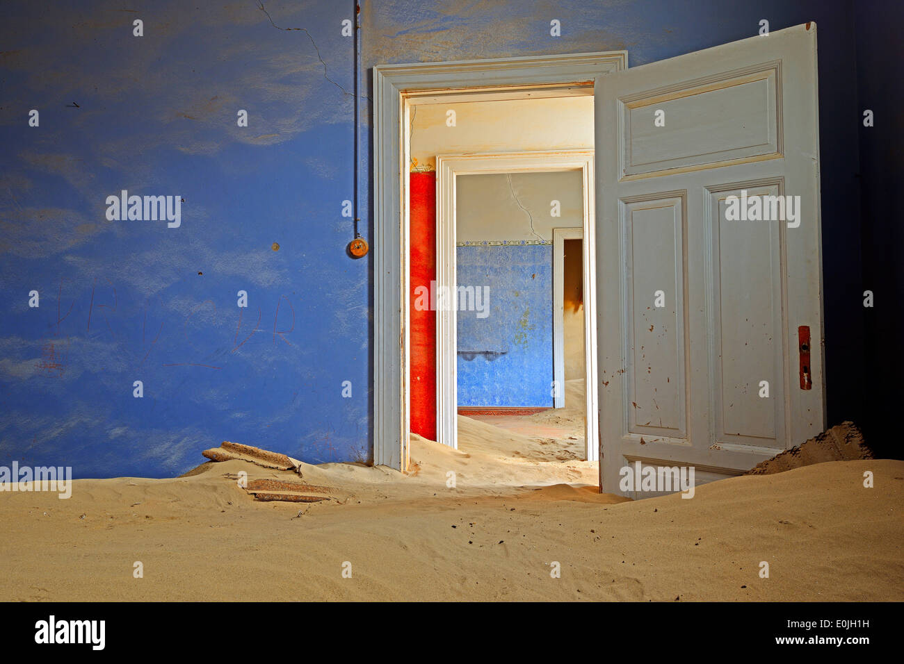 Afrika, Namibia, Kolmannskuppe, Verlasse Haeuser voll Sand Stock Photo ...