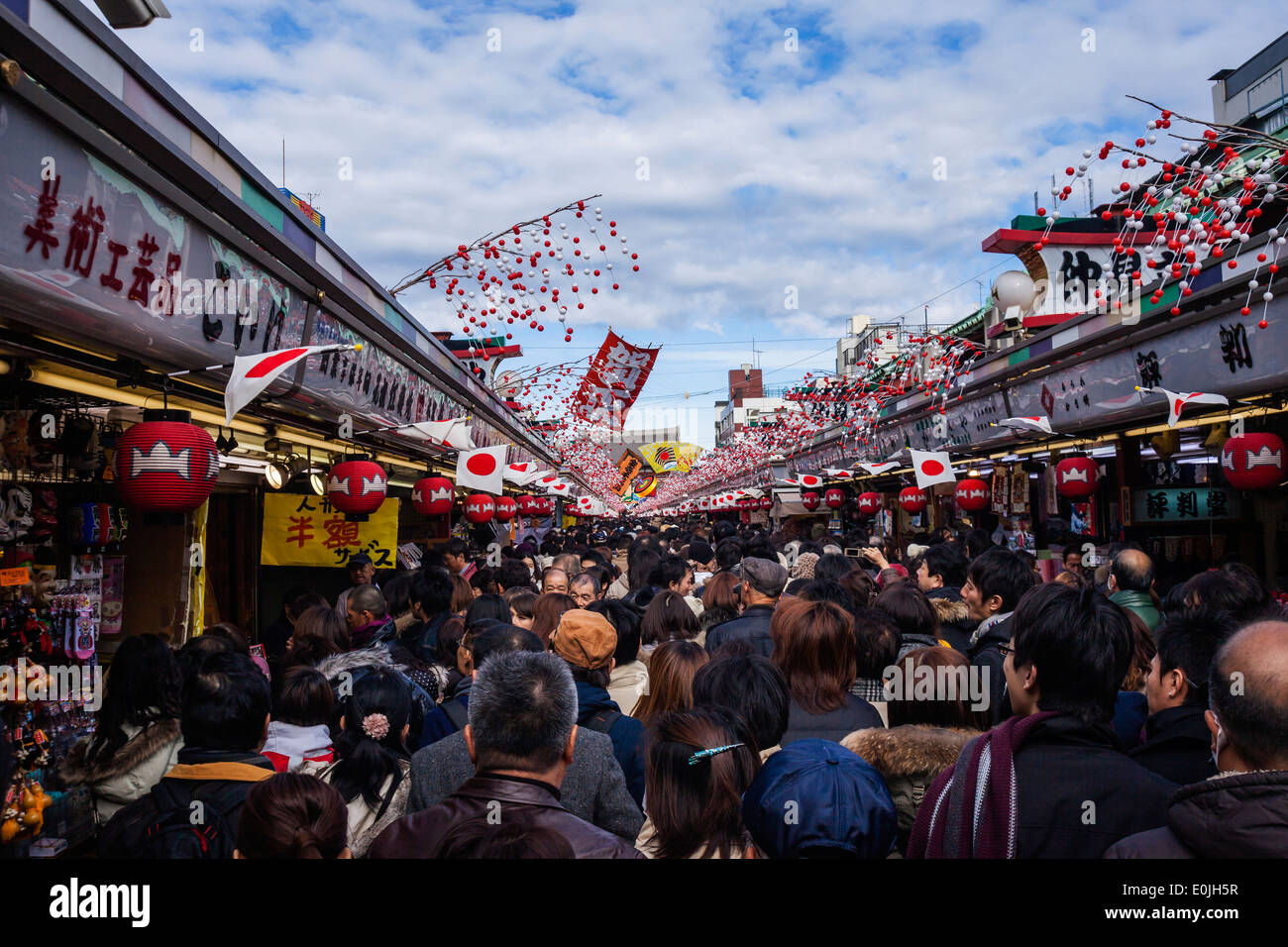 Crowds japan hi-res stock photography and images - Alamy