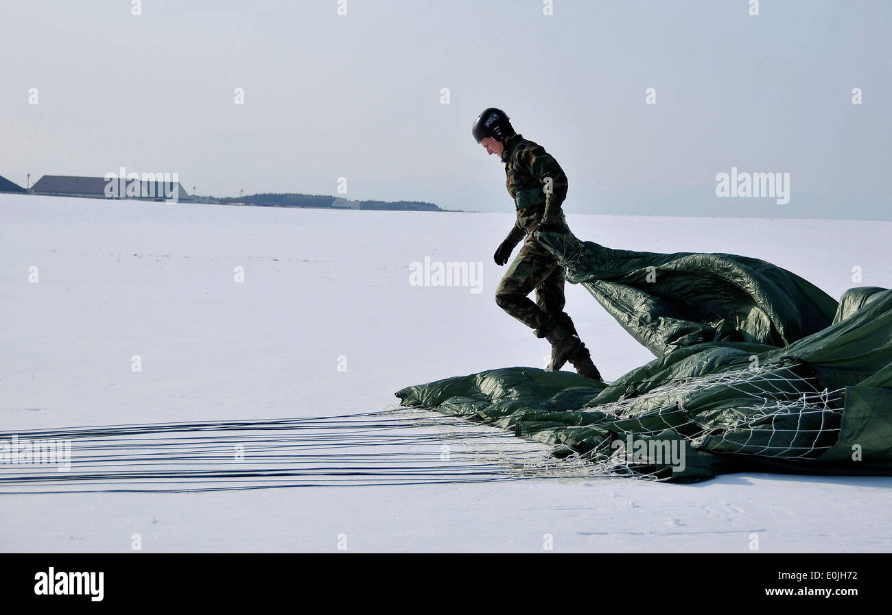 35th operations support squadron hi-res stock photography and images ...