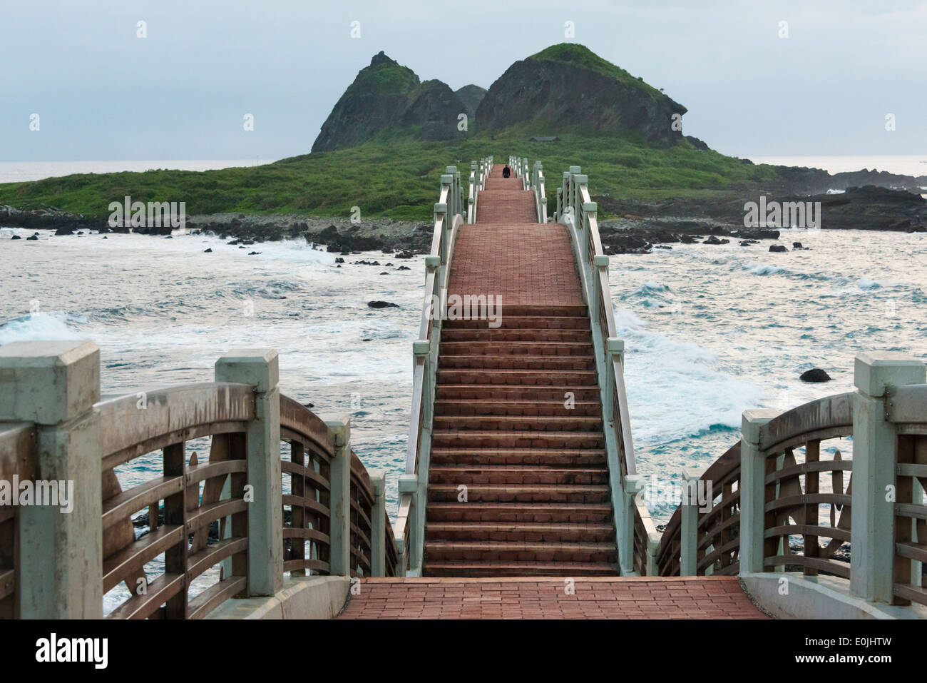 Eight-Arch Cross-Ocean Bridge at dawn, Sansiantai, Taitung County ...