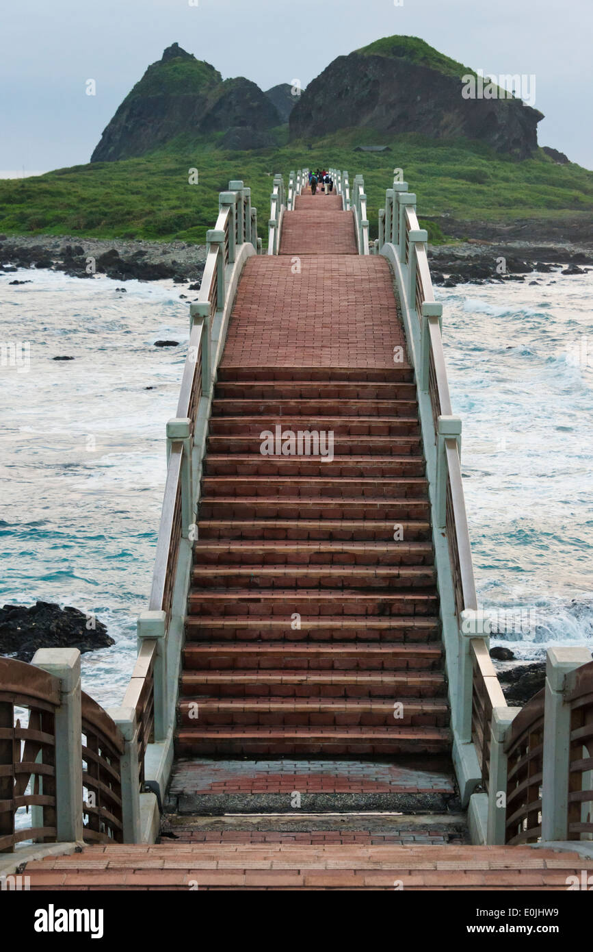 Eight-Arch Cross-Ocean Bridge at dawn, Sansiantai, Taitung County ...