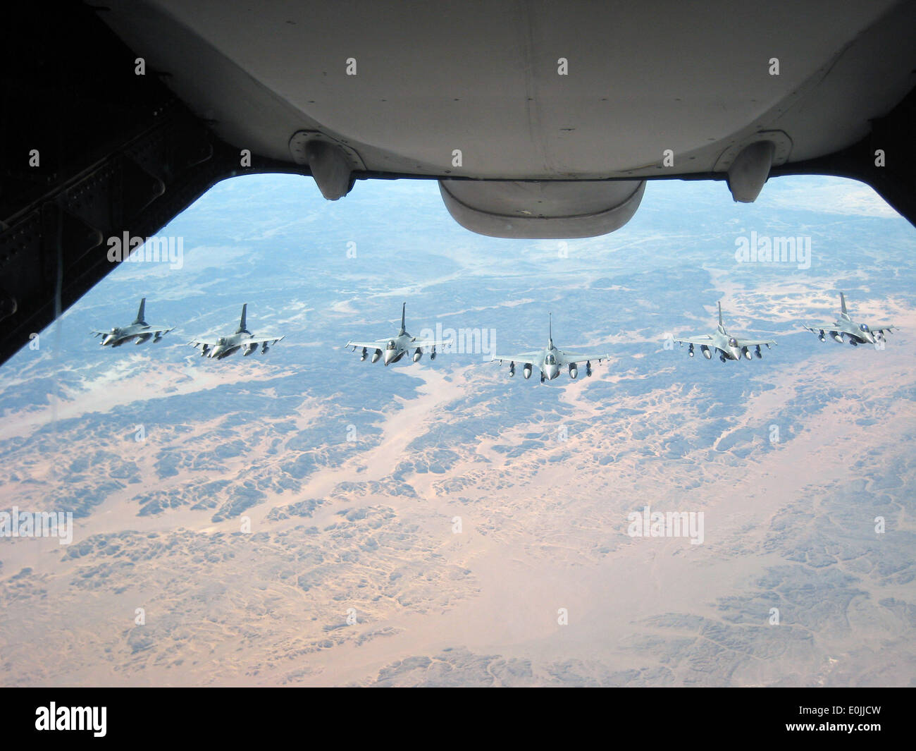 F 16 line up hi-res stock photography and images - Alamy