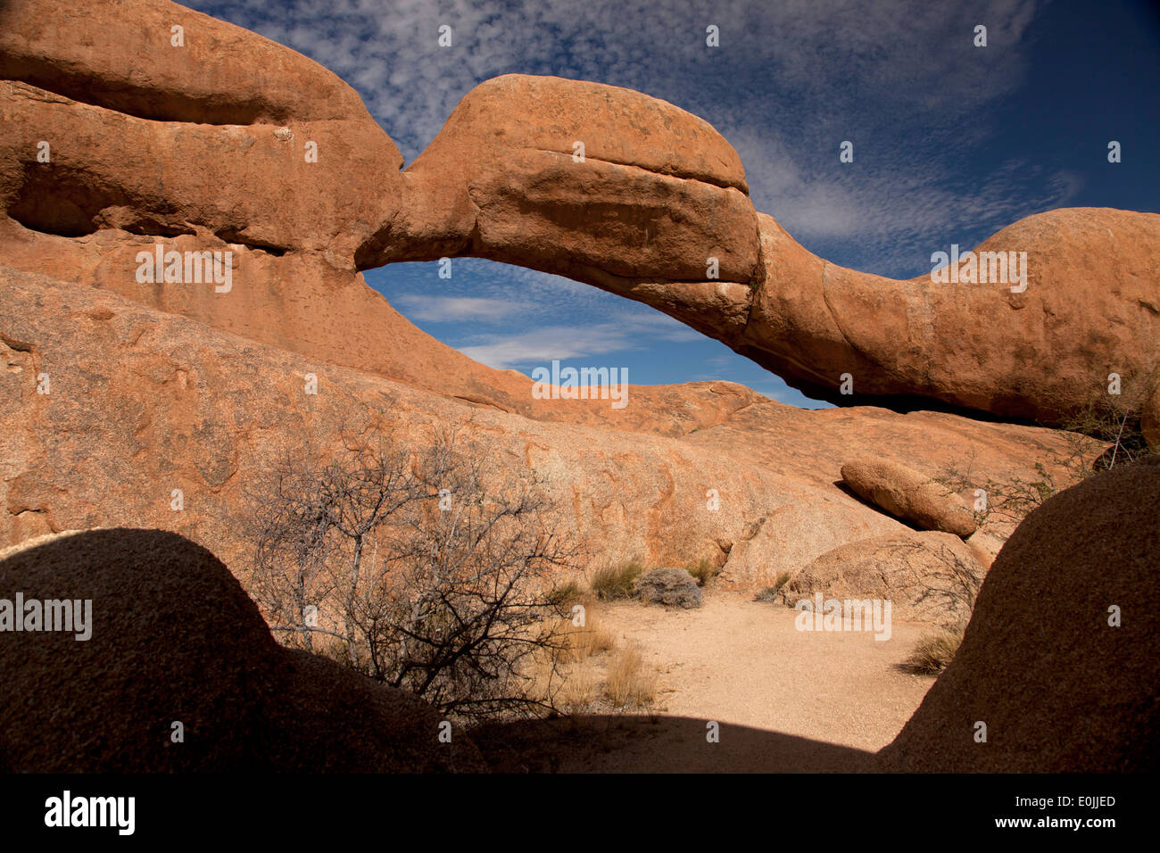 Rock arch near the granite mountain spitzkoppe hi-res stock photography ...