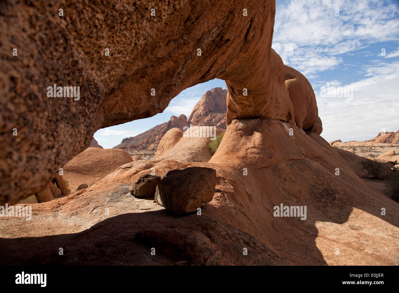 Rock arch near the granite mountain spitzkoppe hi-res stock photography ...