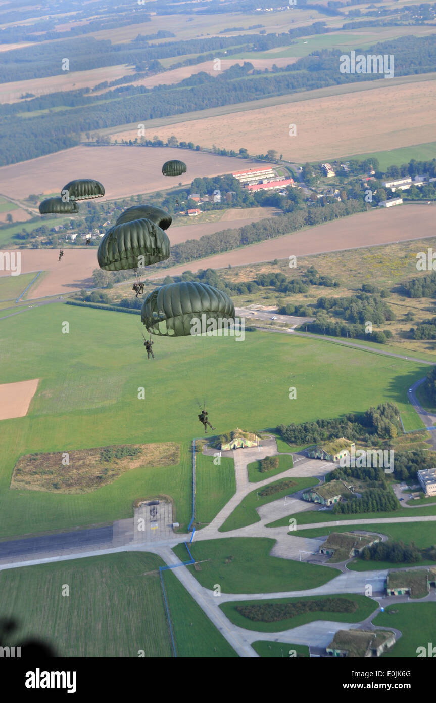 SWIDWIN, Poland -- Eight Croatian special forces members perform a ...