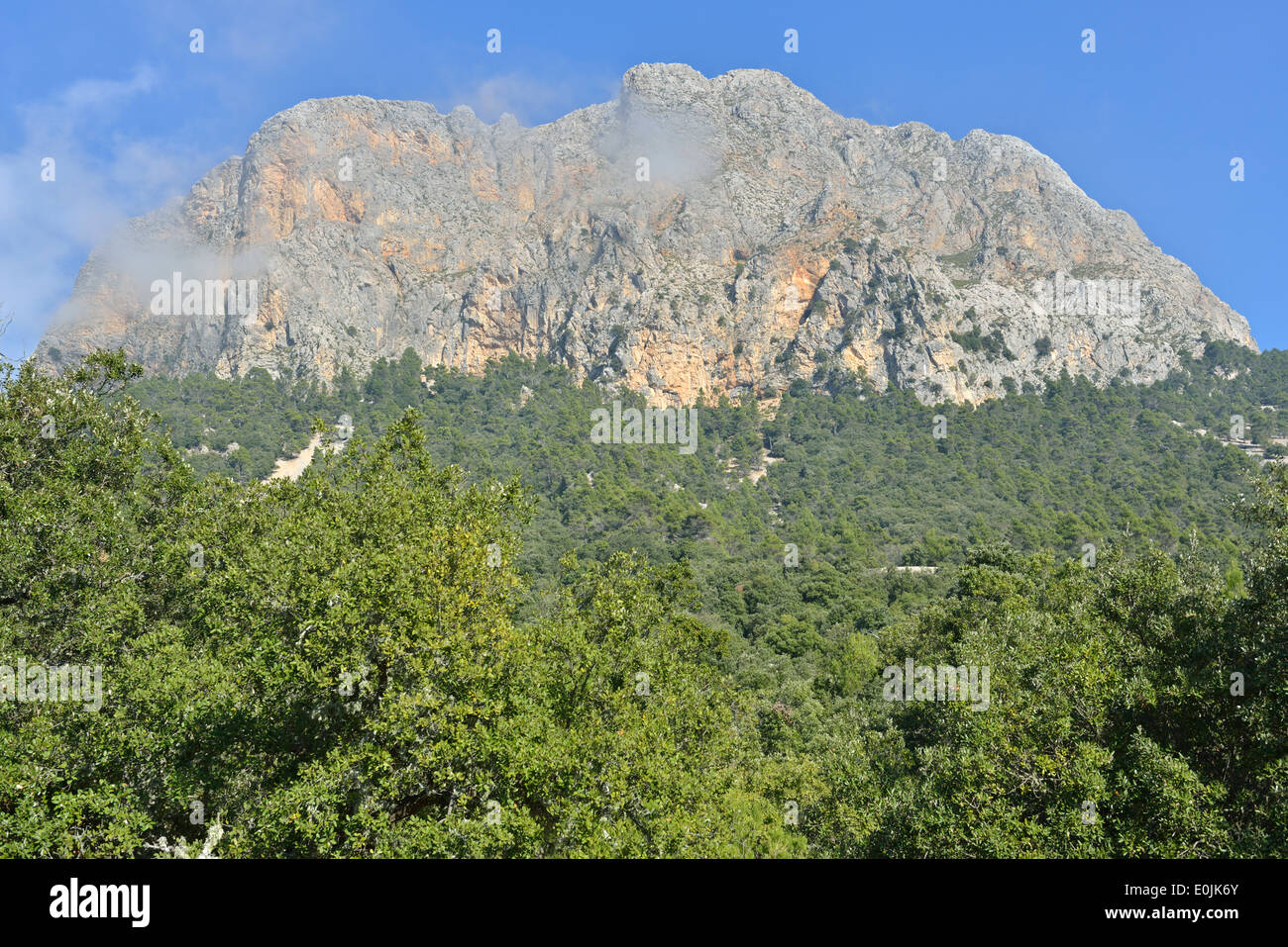 Landscape in Serra de Tramontana mountain range, Majorca, Spai Stock ...