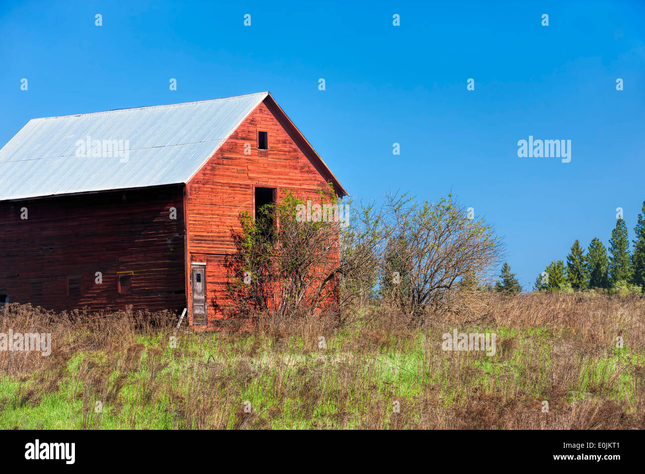Old red barn Stock Photo - Alamy