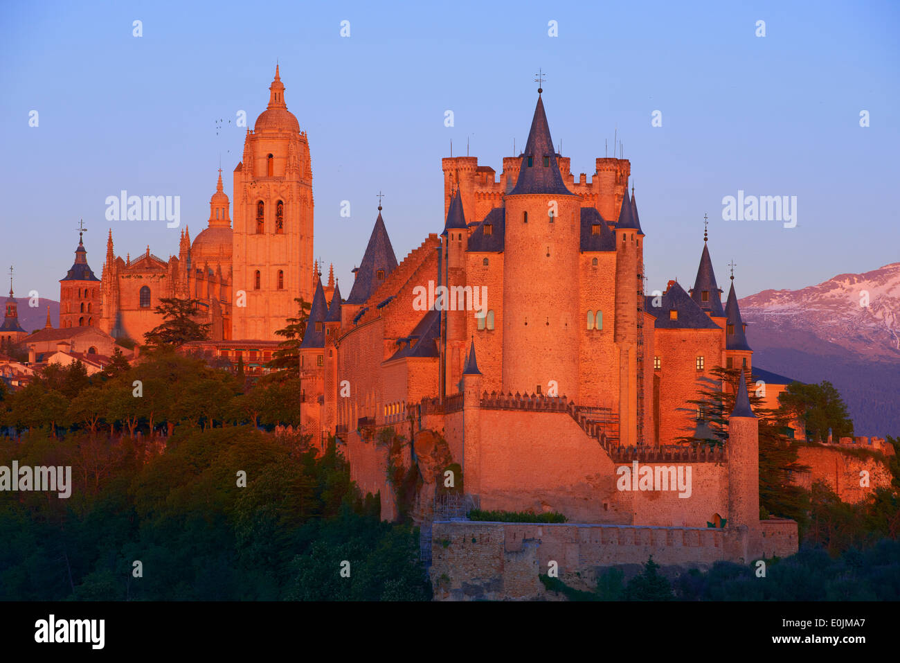 Alcazar, Cathedral, Segovia, Alcazar fortress and Cathedral at Sunset ...