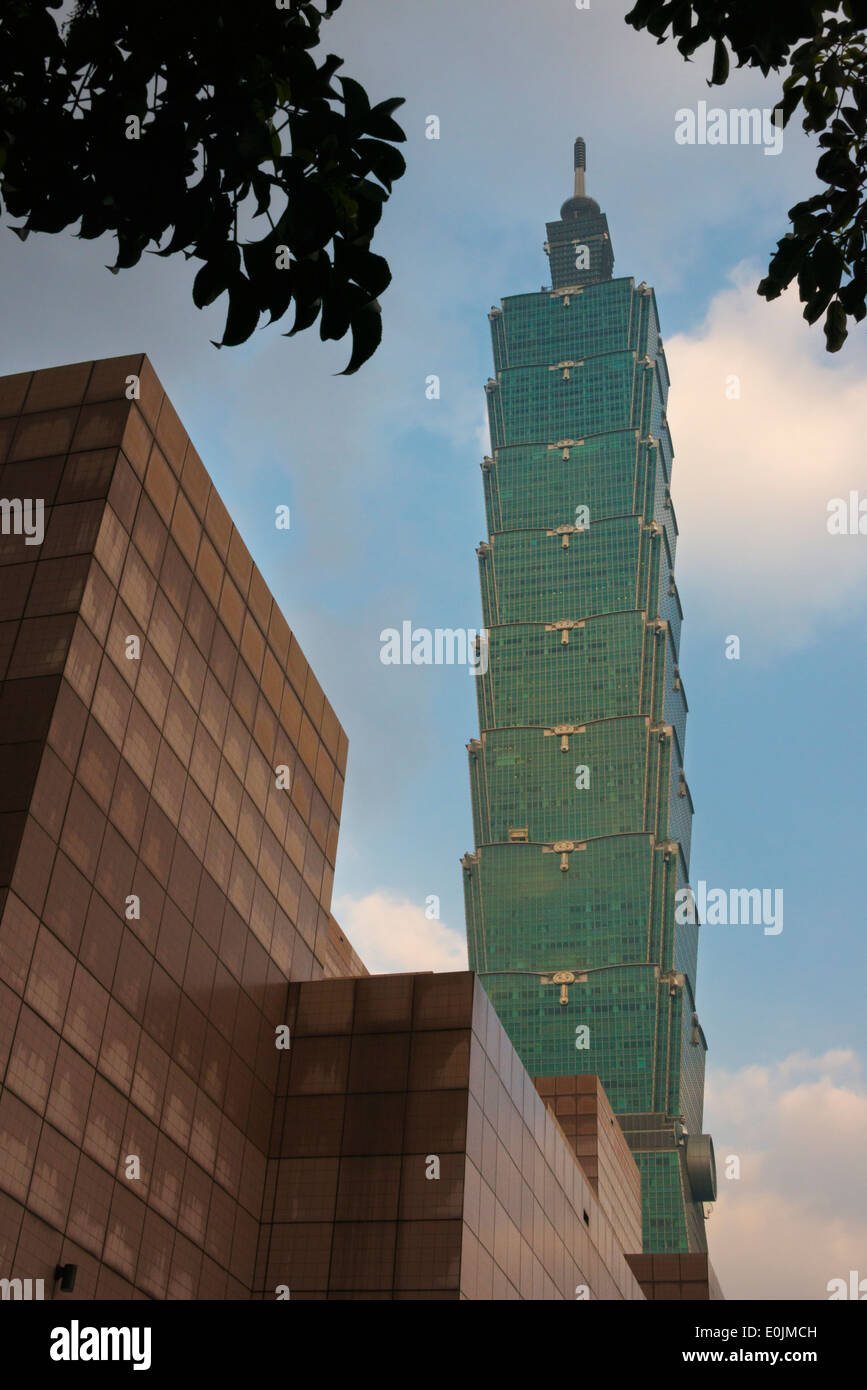 Taipei 101 building hi-res stock photography and images - Alamy