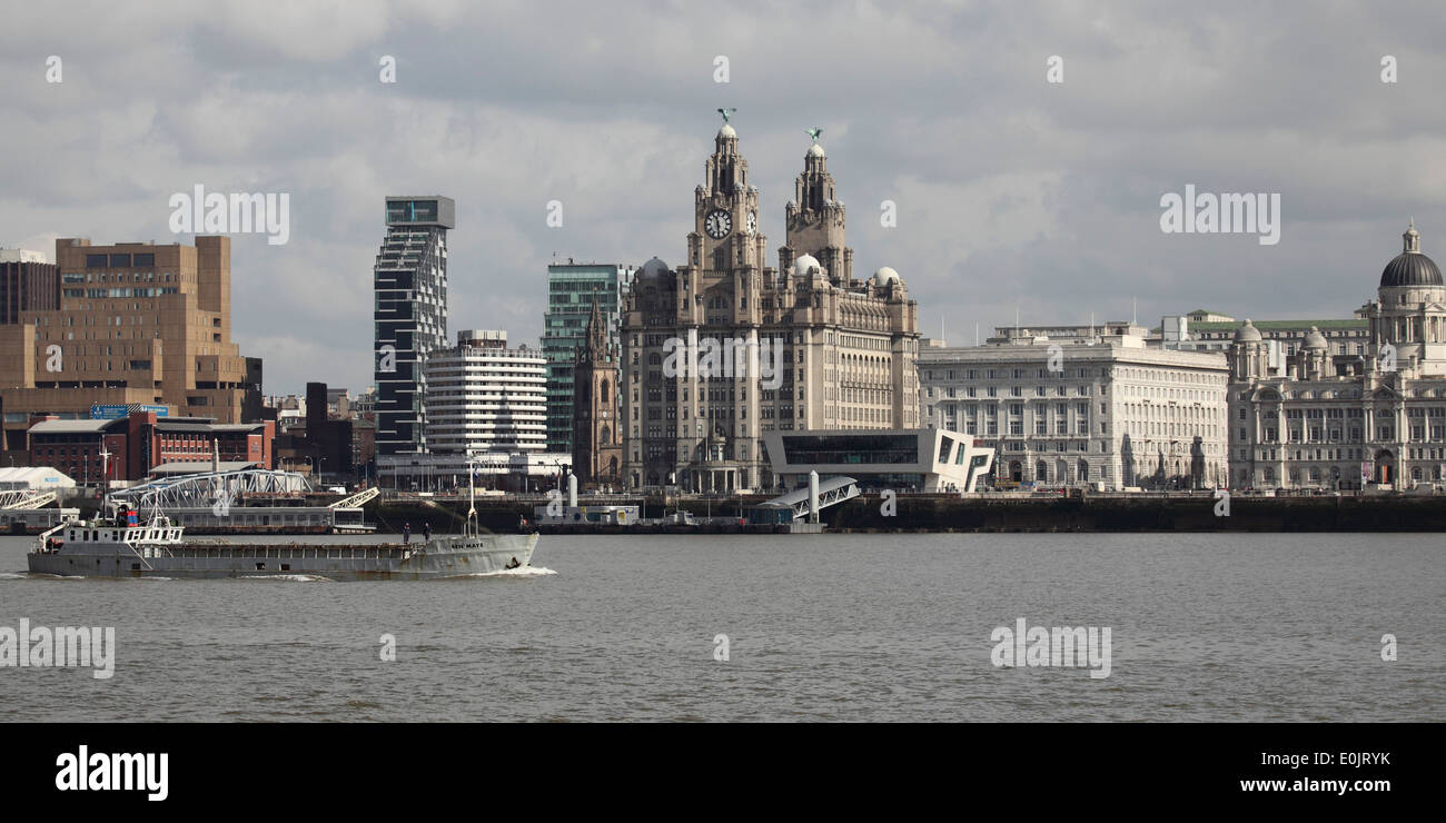 The river Mersey and waterfront in Liverpool Stock Photo - Alamy