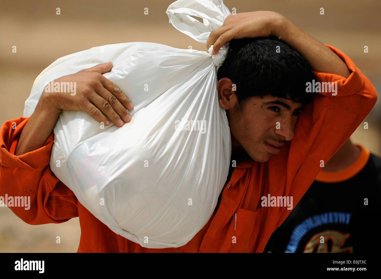 Humanitarian aid drop hi-res stock photography and images - Alamy