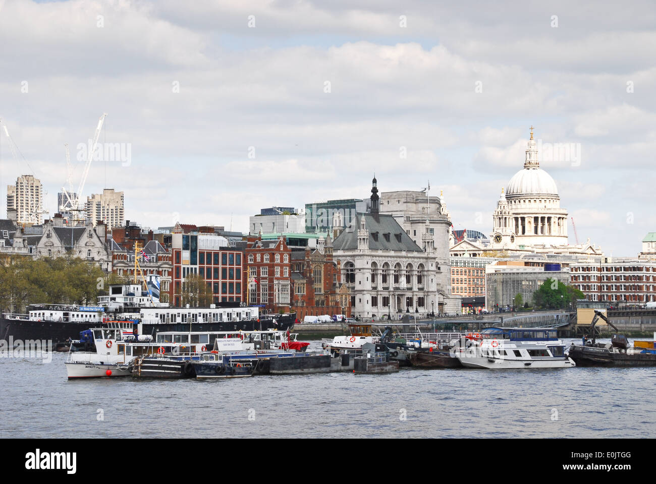 Blackfriars ship hi-res stock photography and images - Alamy