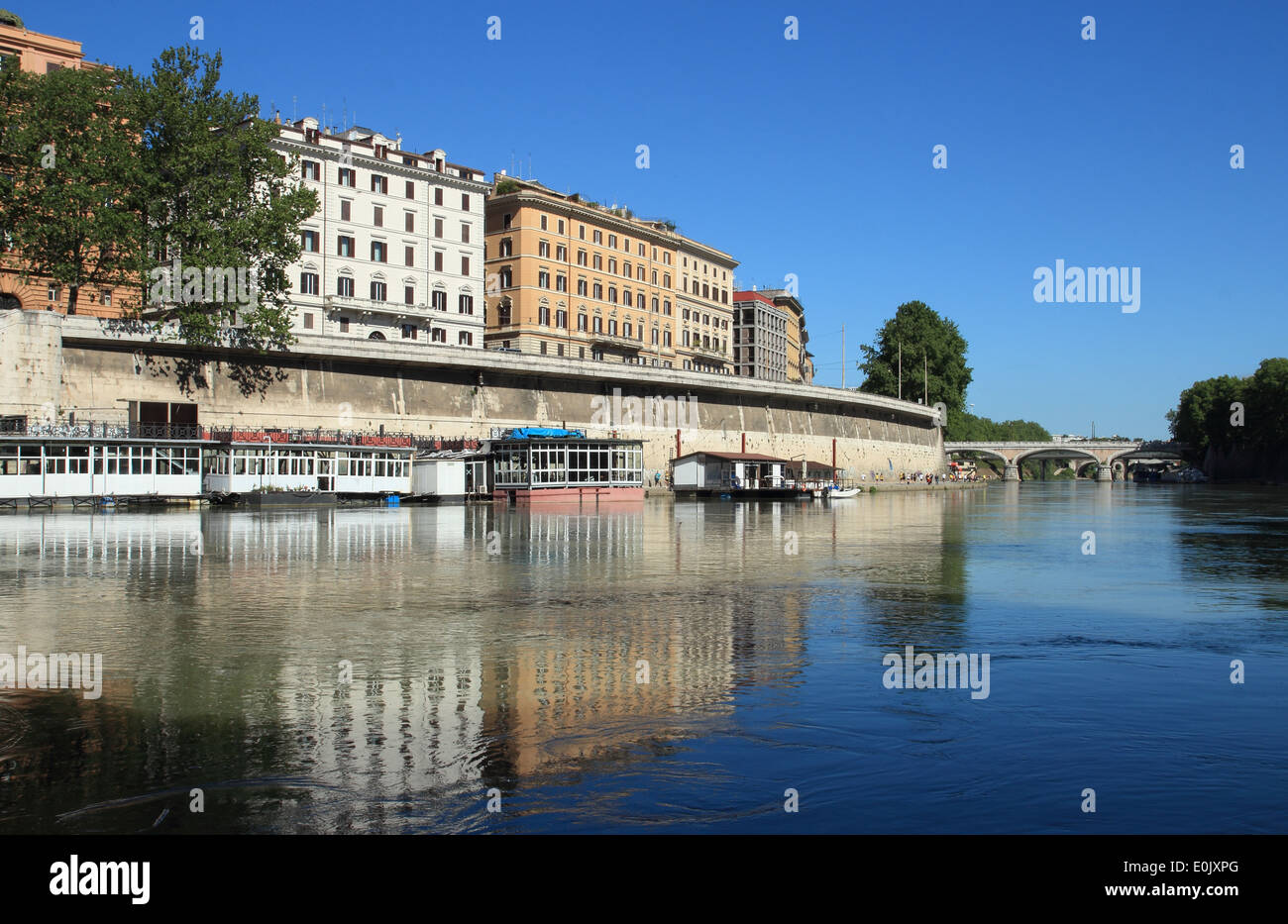 View houseboats people on hi-res stock photography and images - Alamy