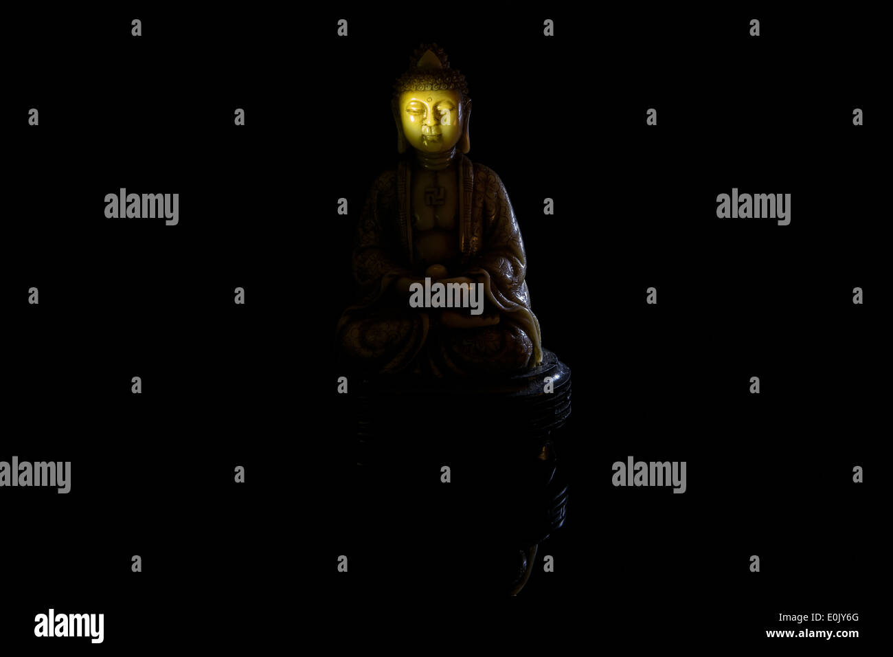 Buddha sculpture in the dark Stock Photo - Alamy