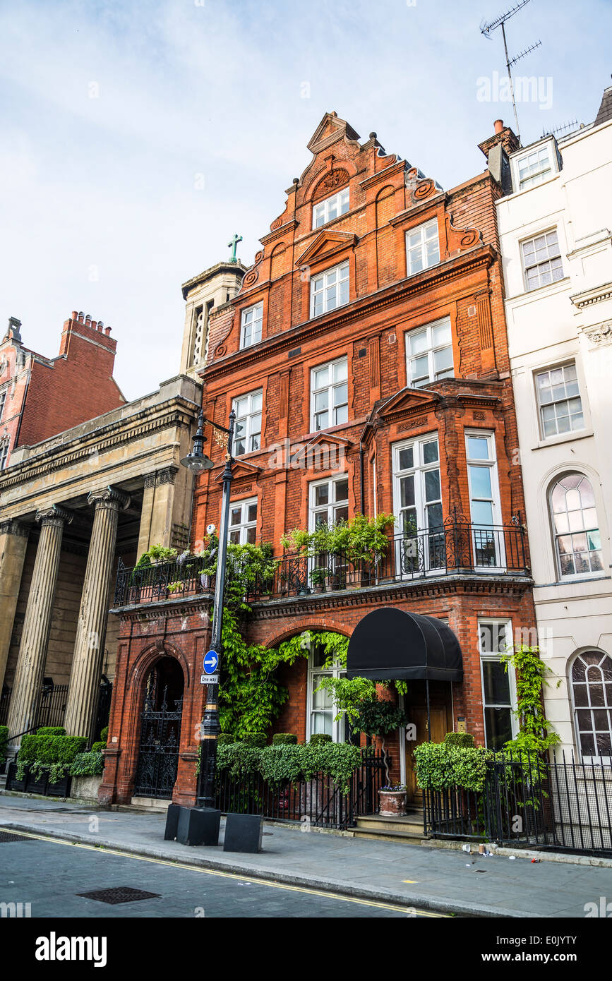 Old london street exterior mayfair hi-res stock photography and images ...