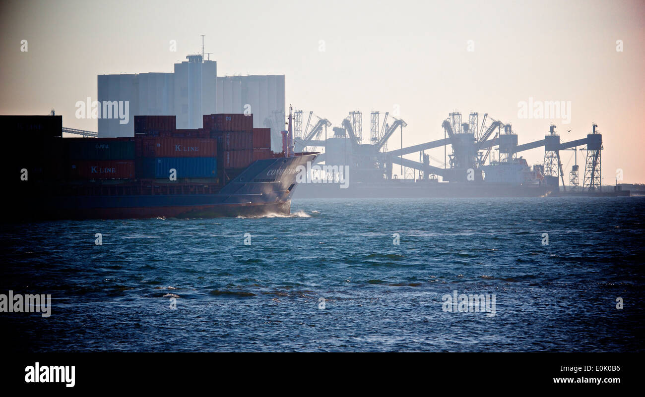 Trafaria grain terminal hi-res stock photography and images - Alamy
