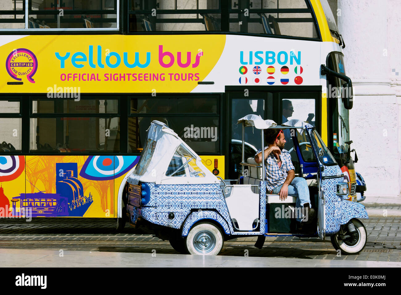 Yellow sightseeing bus hi-res stock photography and images - Alamy