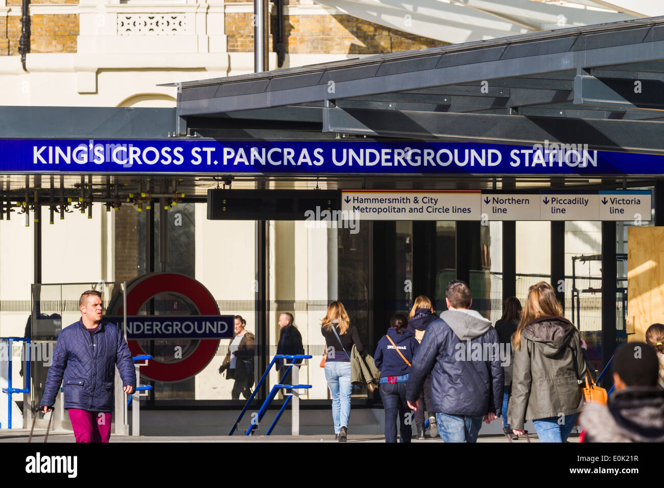 Kings cross square station hi-res stock photography and images - Alamy