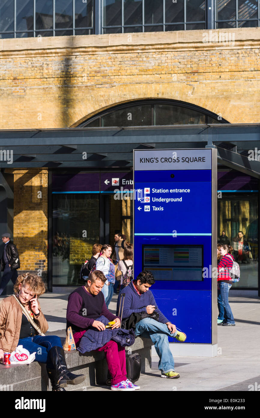Kings cross square london hi-res stock photography and images - Alamy
