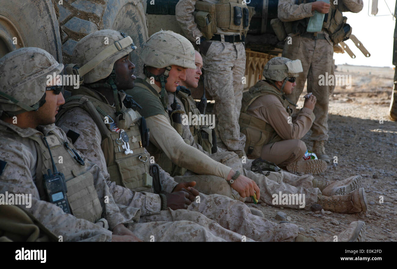 Us marines from the 2nd battalion hi-res stock photography and images ...