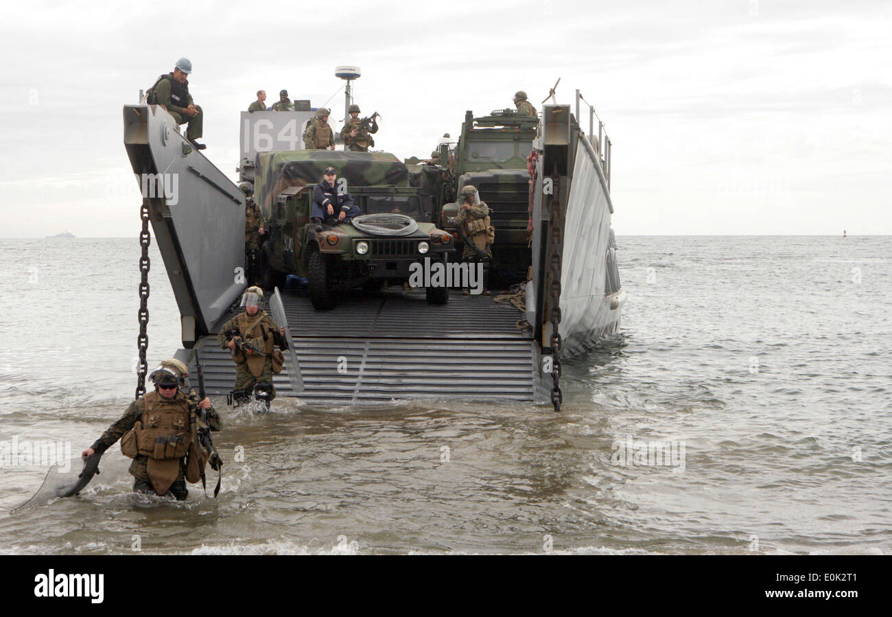 Us army lcu landing craft hi-res stock photography and images - Alamy