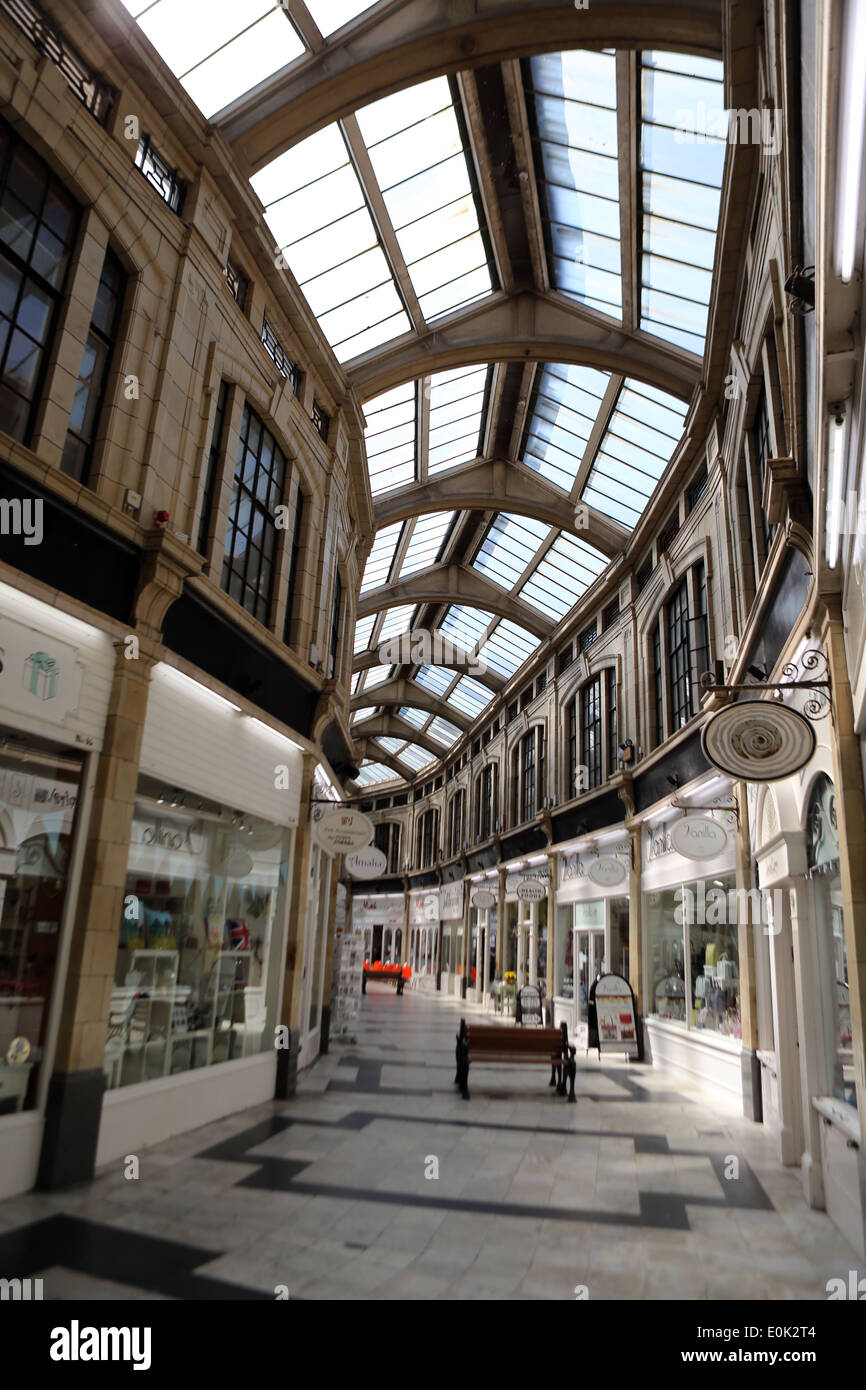 Centre place shopping arcade hi-res stock photography and images - Alamy