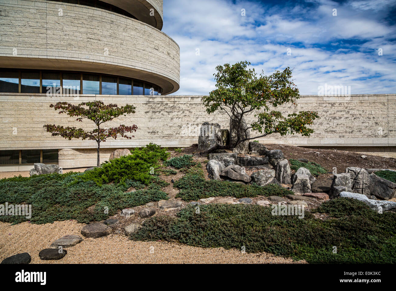 Exterior view of the Museum of Civilization in Hull, Quebec, Canada ...