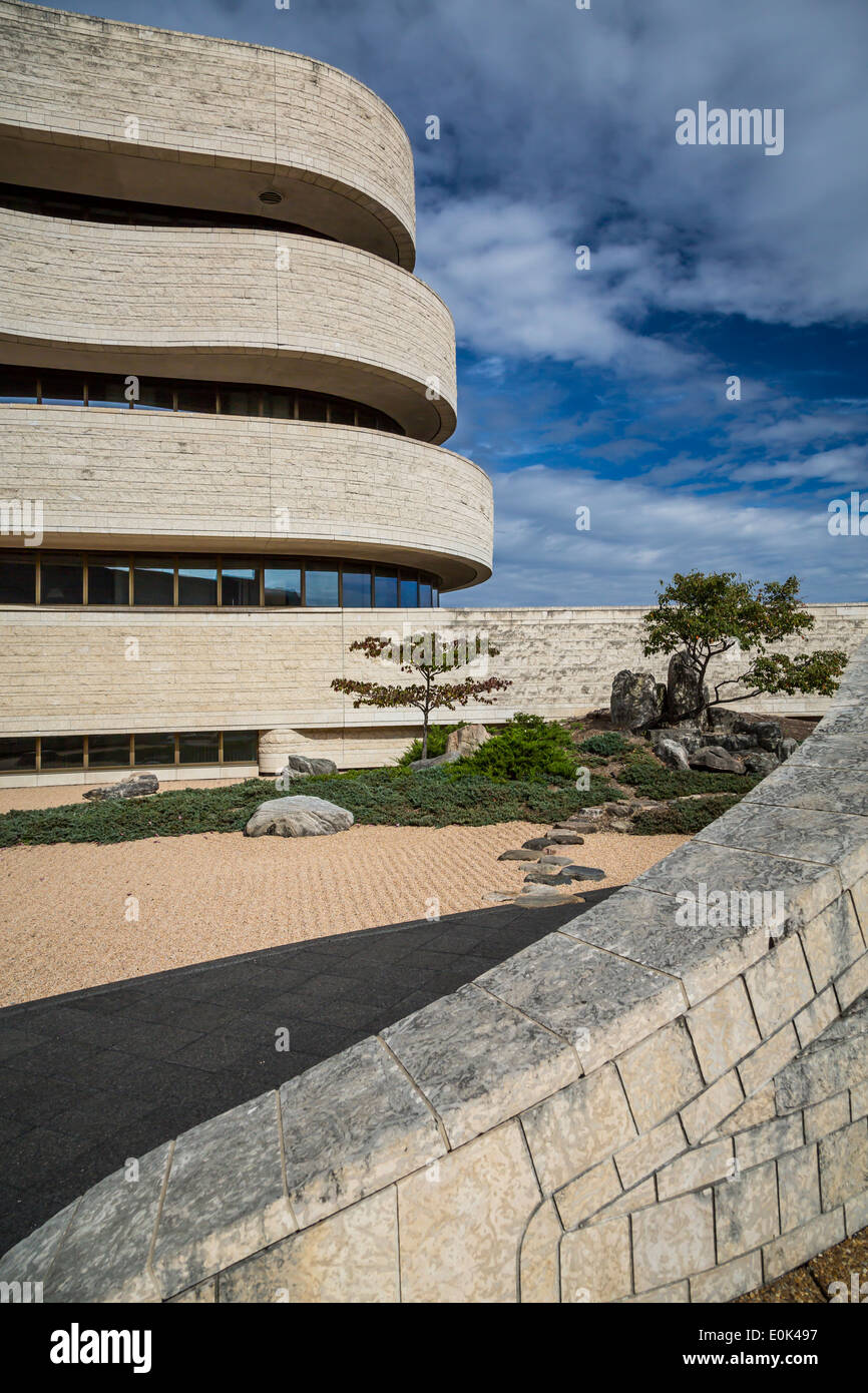 Exterior view of the Museum of Civilization in Hull, Quebec, Canada ...