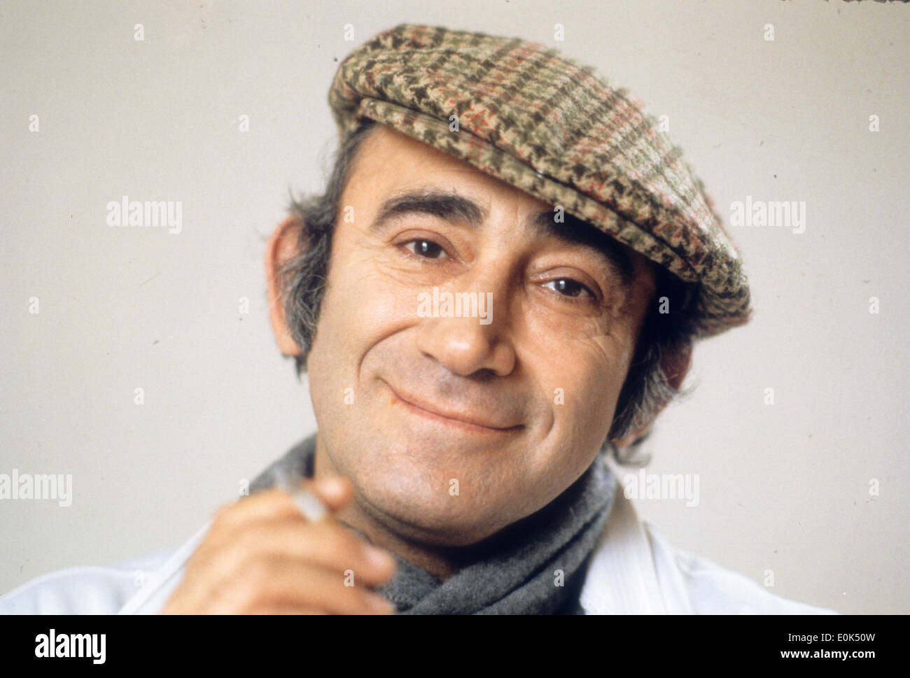 LIONEL BART (1930-1999) English pop and musicals composer in 1987 Stock ... LIONEL BART (1930-1999) English pop and musicals composer in 1987 Stock ...