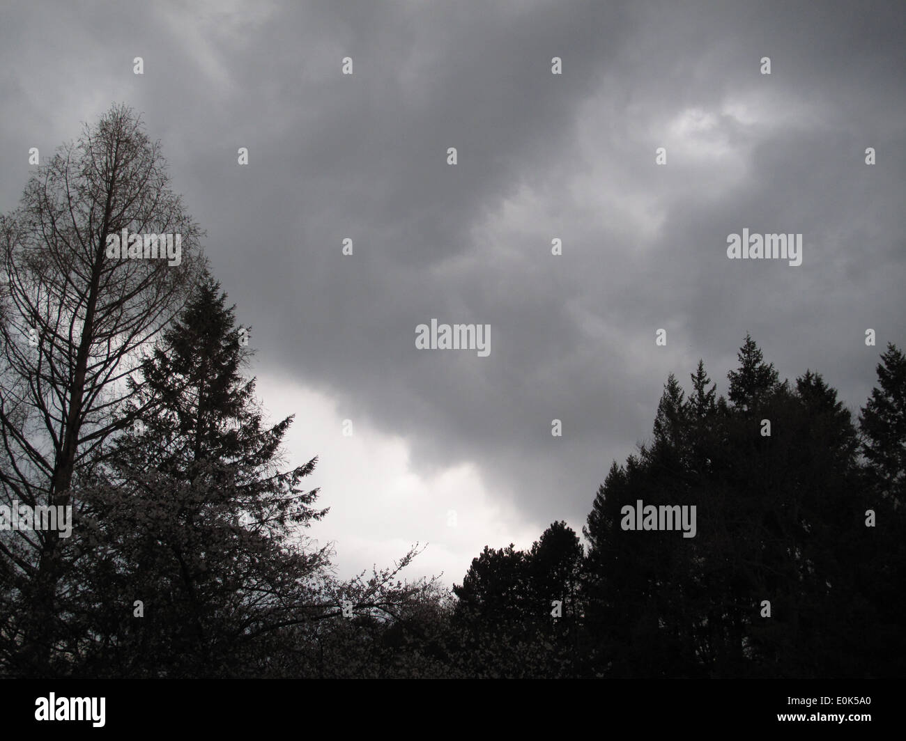 Outdoors dark and stormy hi-res stock photography and images - Alamy