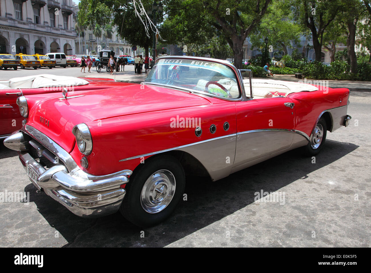 Classic American cars in Cuba Stock Photo - Alamy