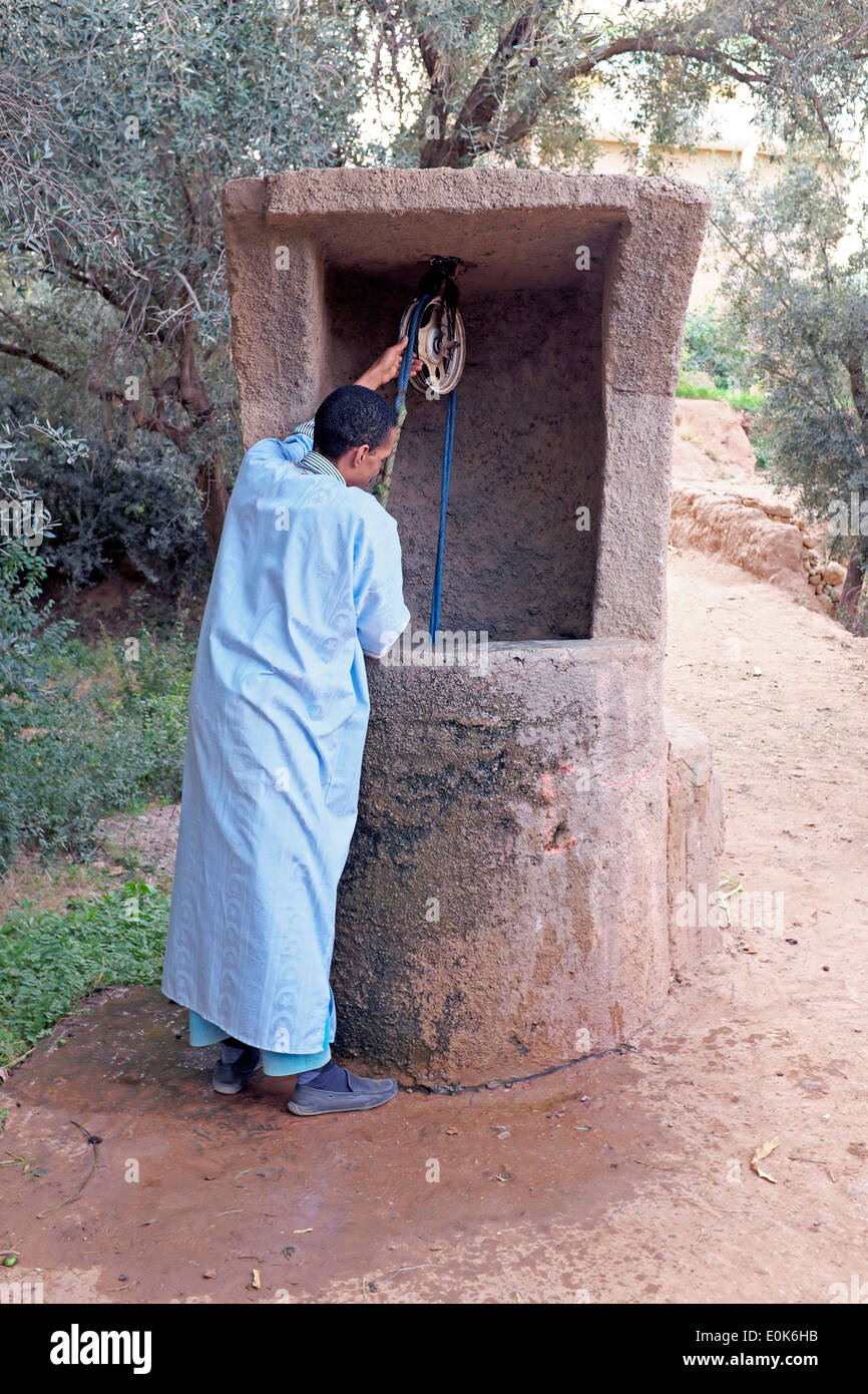 Water well pulley hi-res stock photography and images - Alamy