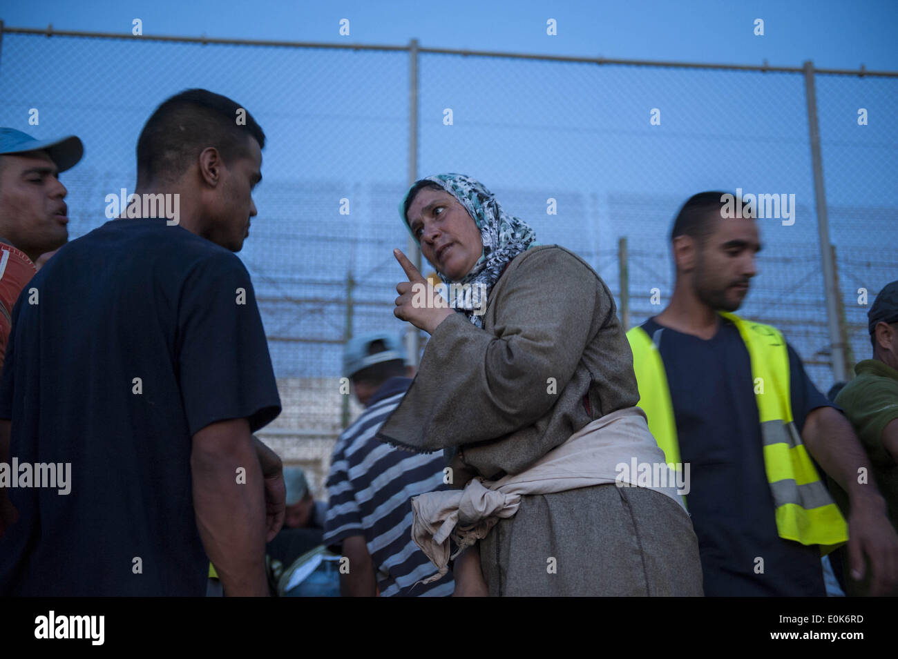 Melilla, Melilla, Spain. 27th Sep, 2011. It's 6:30 am, hundreds of ...