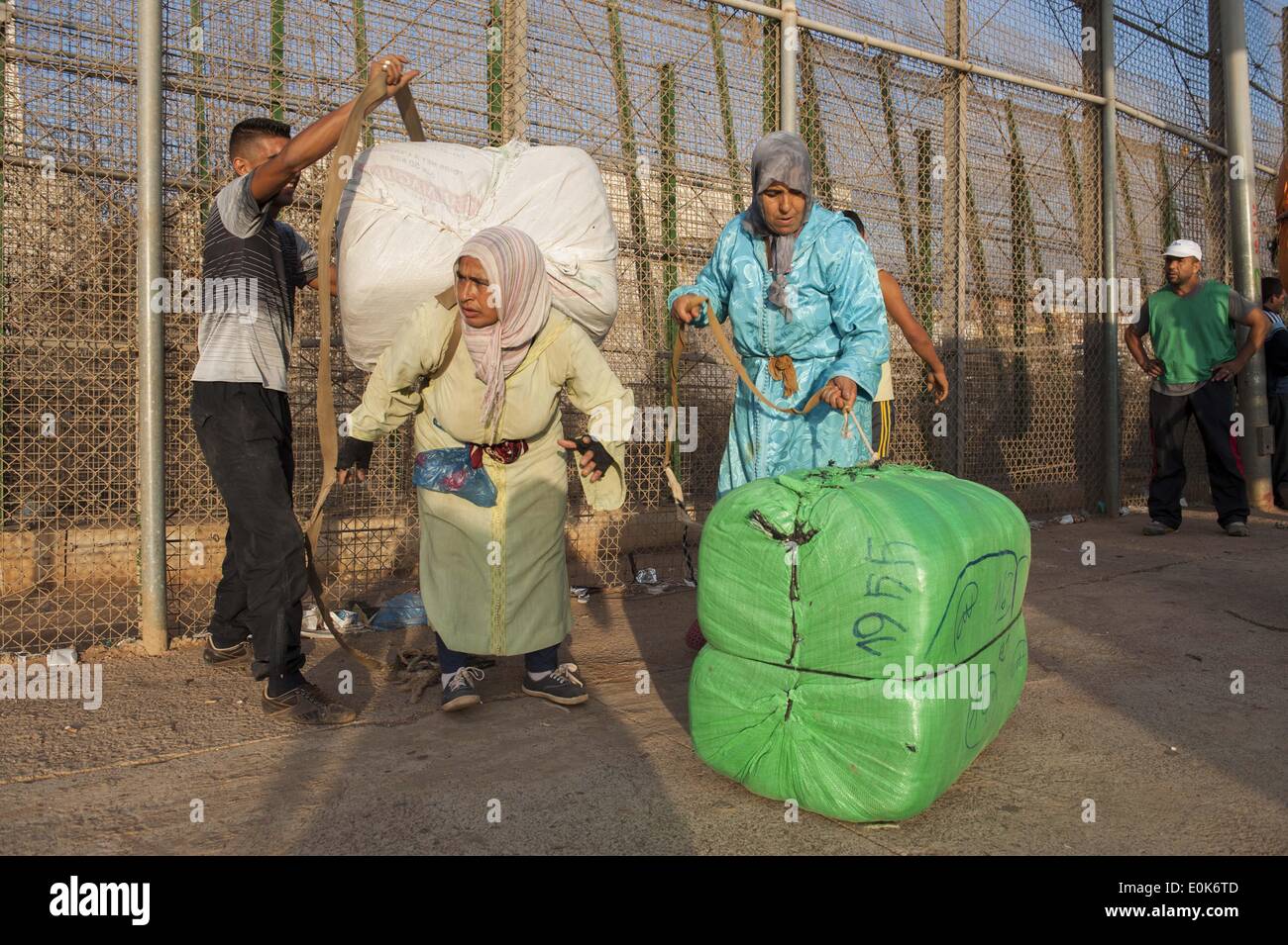 Melilla, Melilla, Spain. 27th Sep, 2011. It's 6:30 am, hundreds of ...
