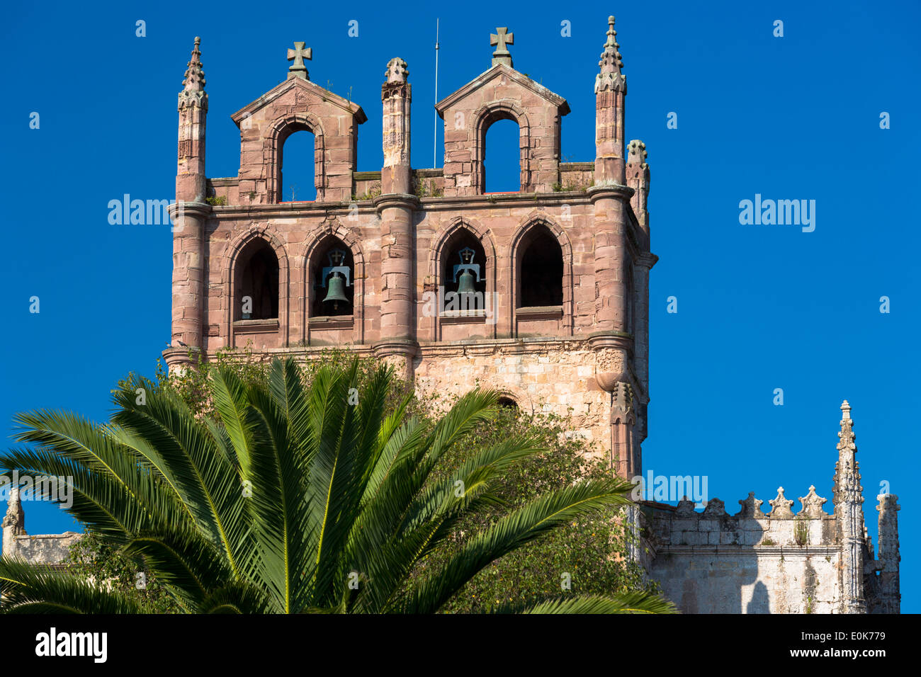Traditional spanish churches hi-res stock photography and images - Alamy