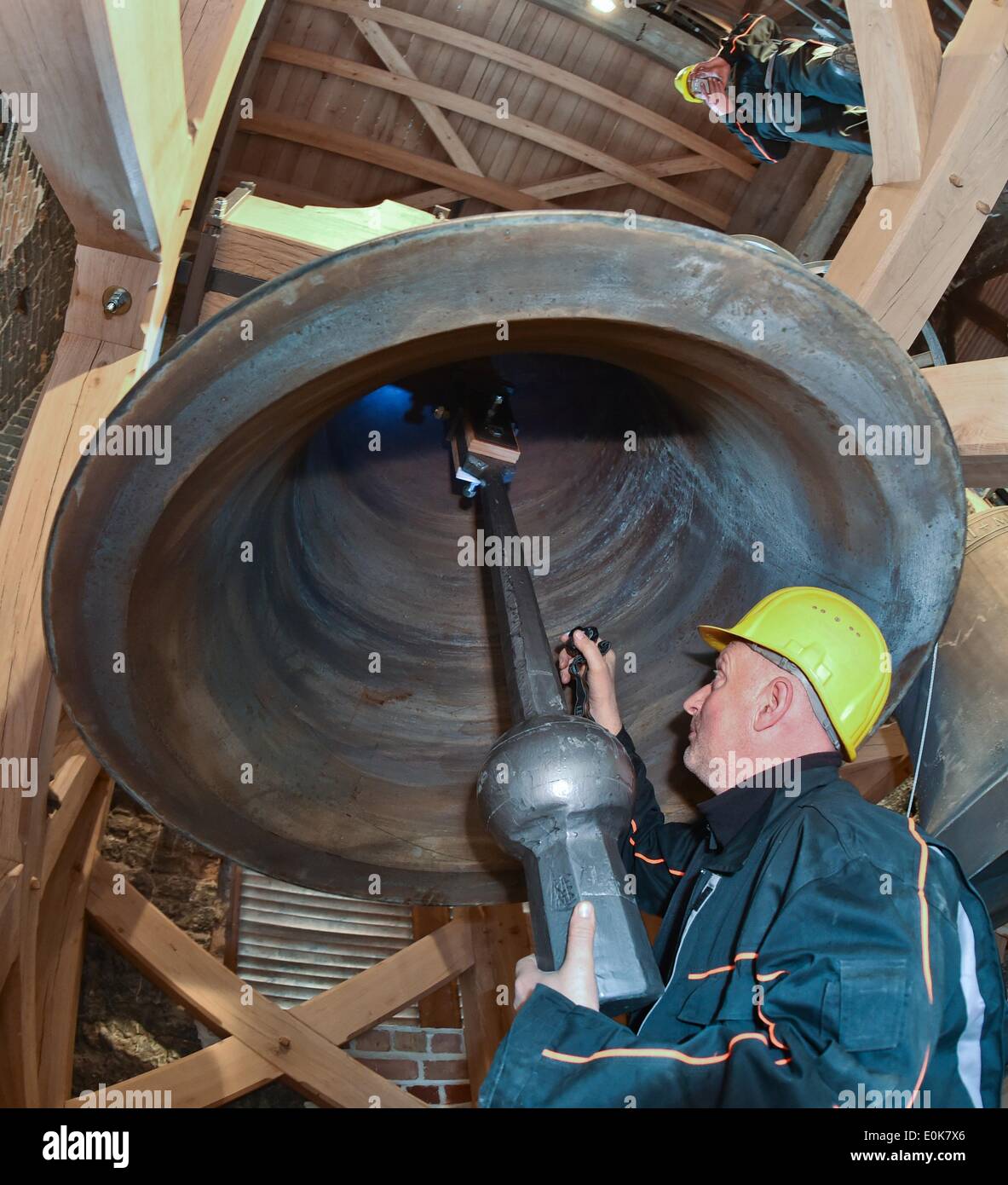 14 ton bell hi-res stock photography and images - Alamy