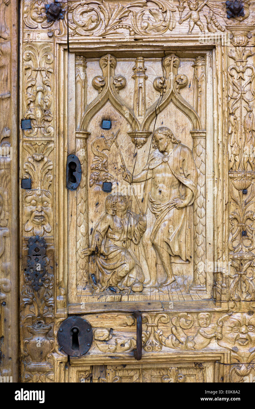 Cathedral door detail hi-res stock photography and images - Alamy