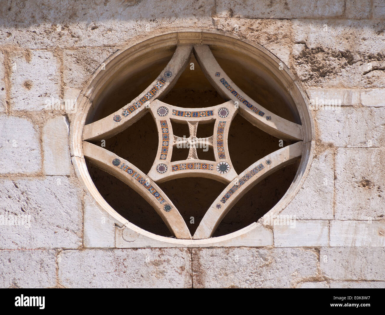 Romanesque rose window hi-res stock photography and images - Alamy