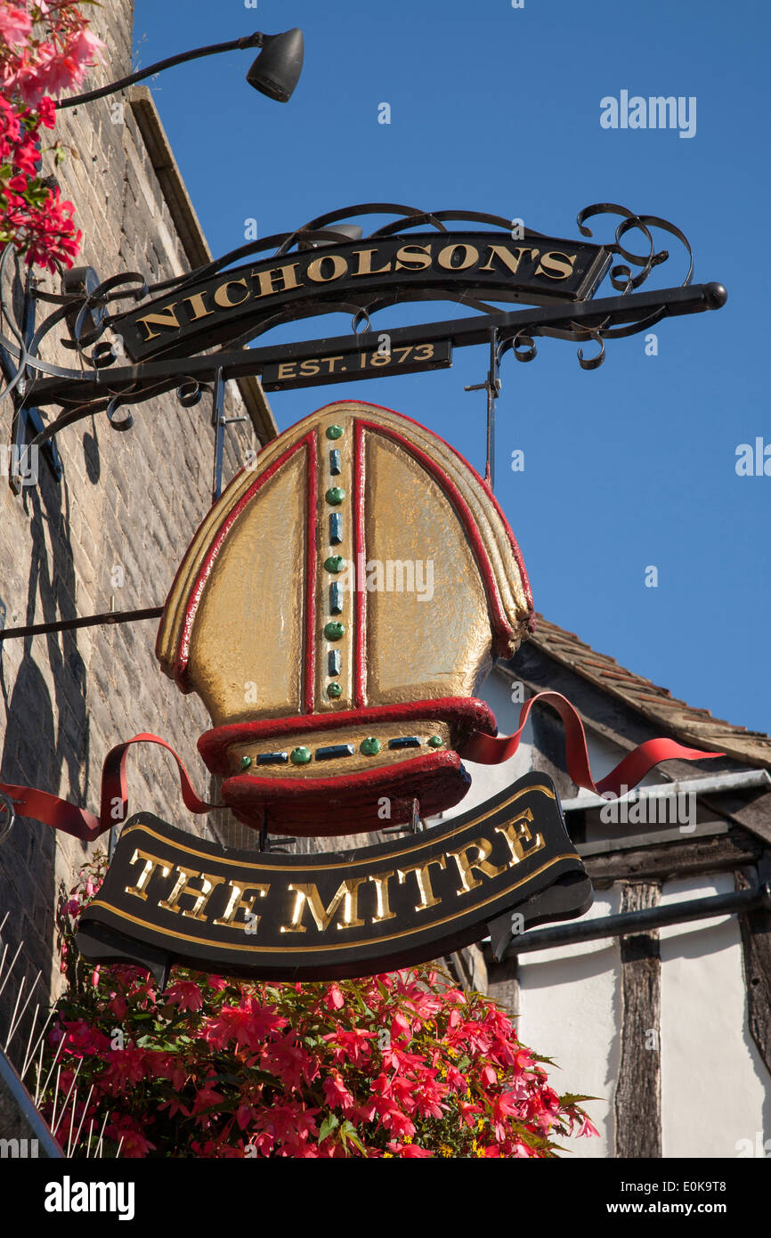 Mitre restaurant and bar hi-res stock photography and images - Alamy