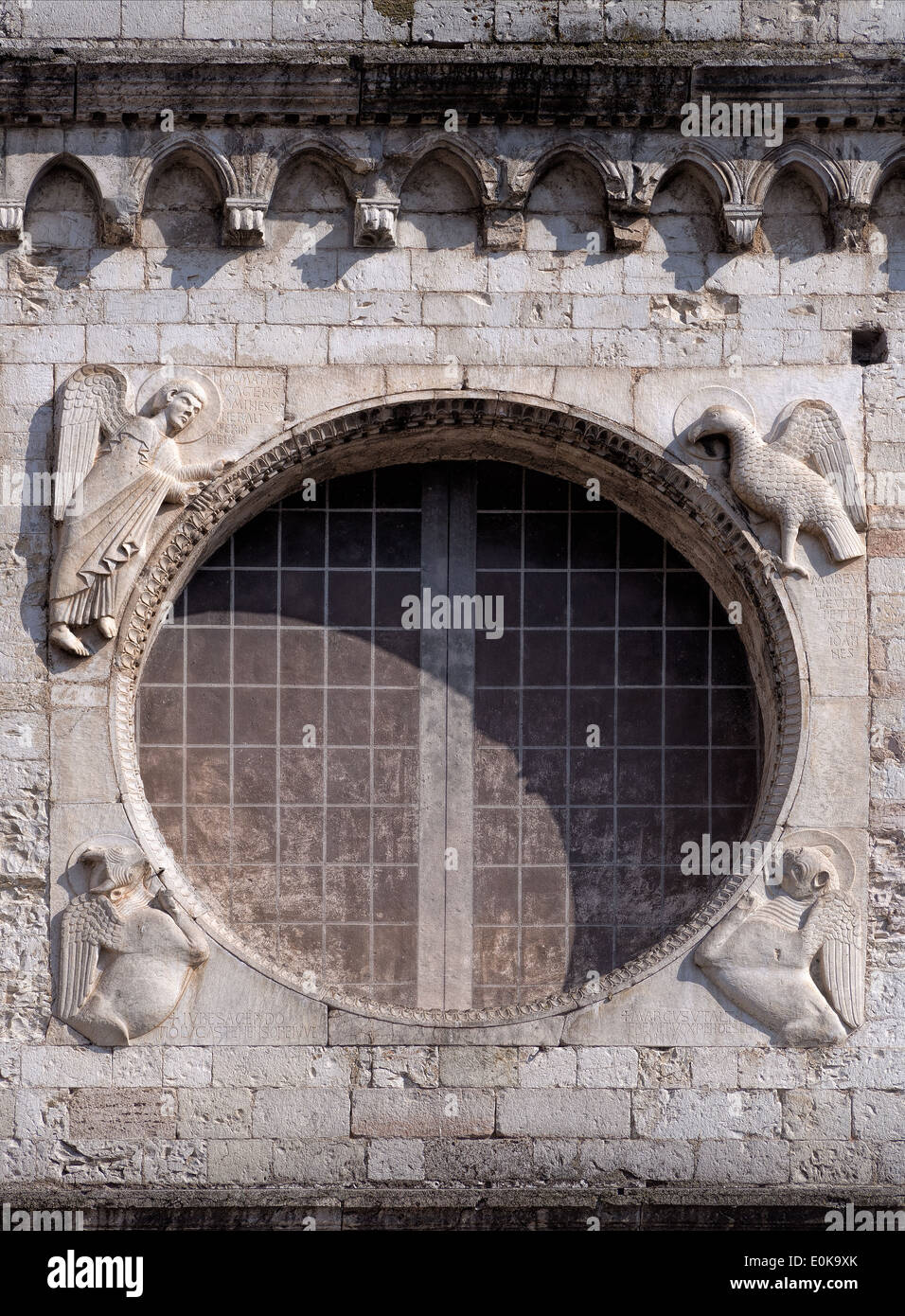 Romanesque rose window hi-res stock photography and images - Alamy