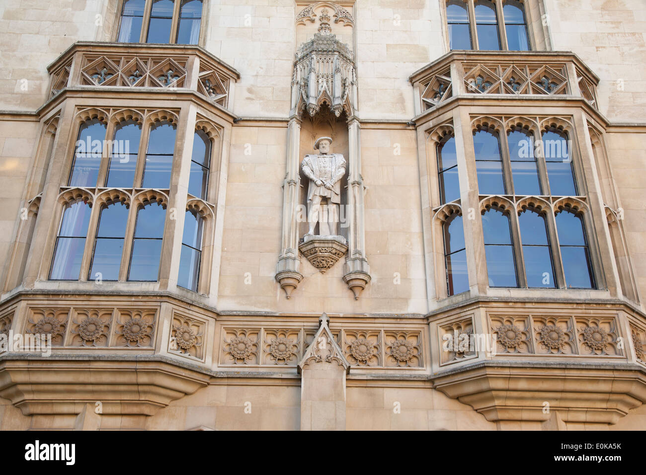 Henry VIII Statue, Kings College; Cambridge University, England, UK ...