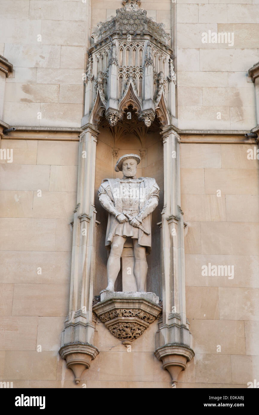 Henry VIII Statue, Kings College; Cambridge University, England, UK ...