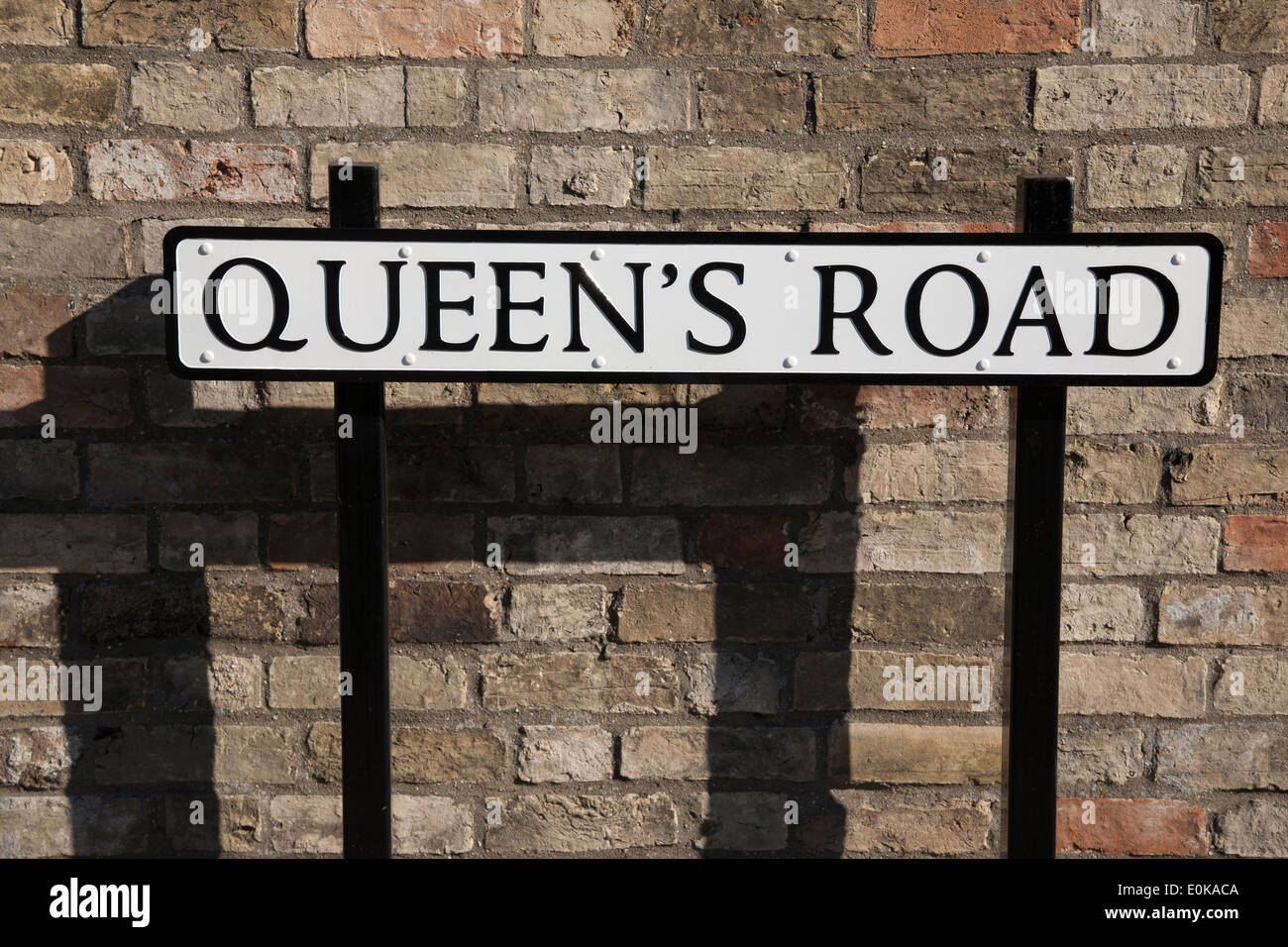 Queens Road Street Sign against Brick Wall Stock Photo - Alamy