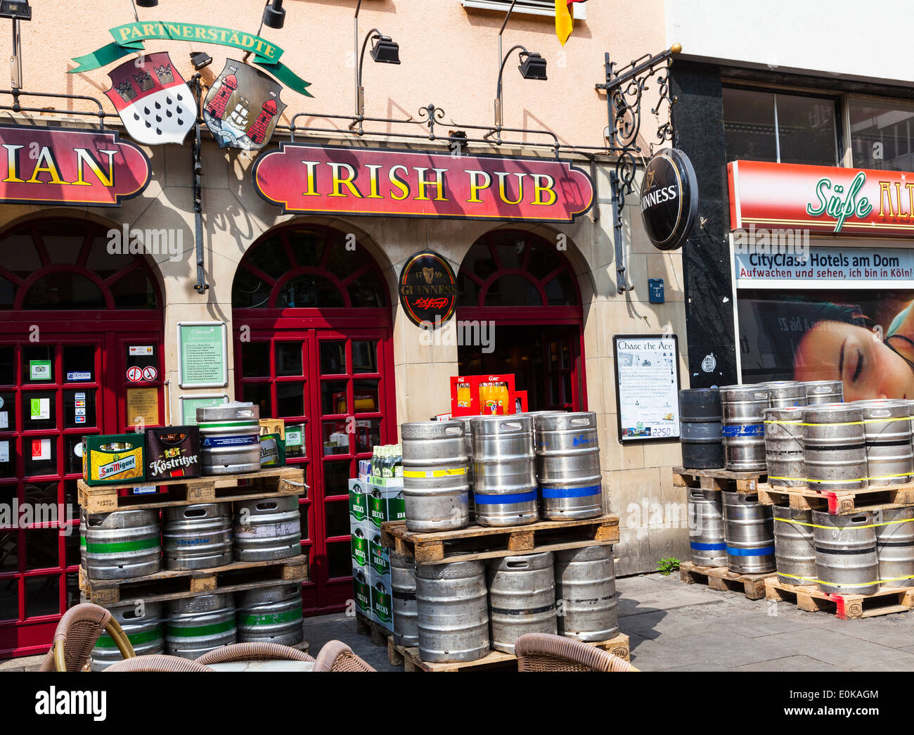 Irish pub in Cologne Stock Photo - Alamy