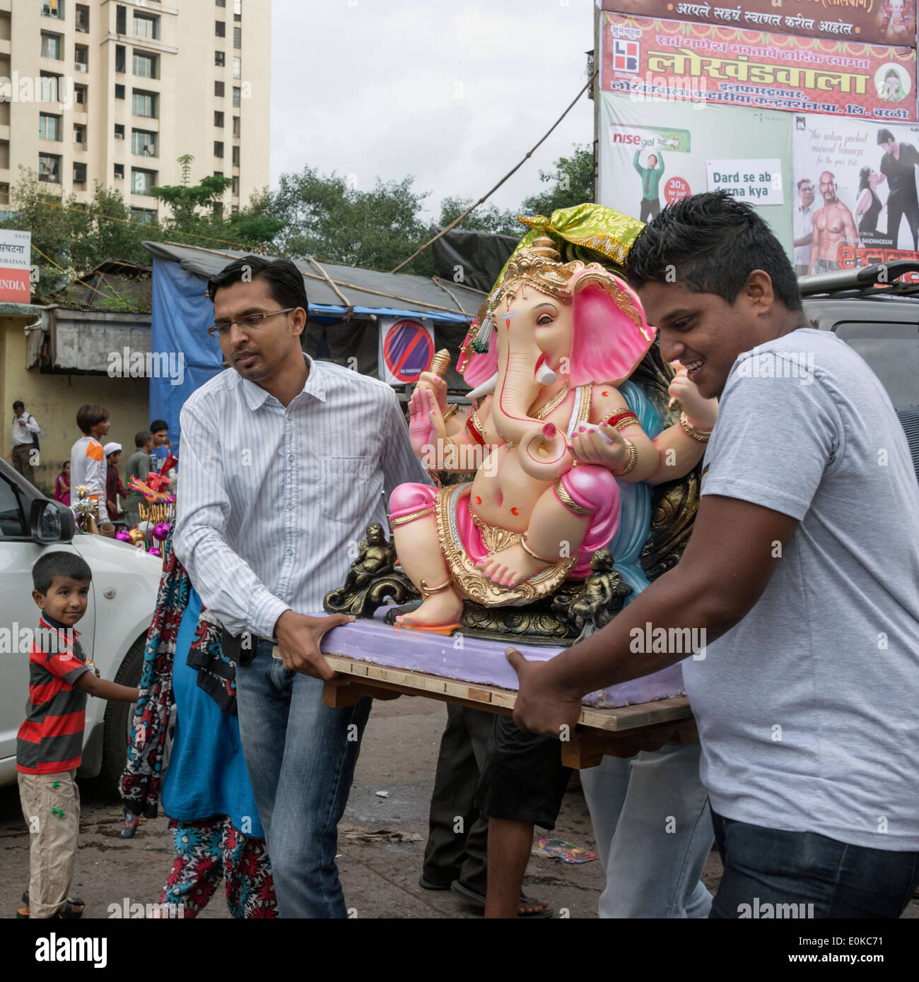 Men carrying a statue of Lord Ganesh, Mumbai, India Stock Photo - Alamy