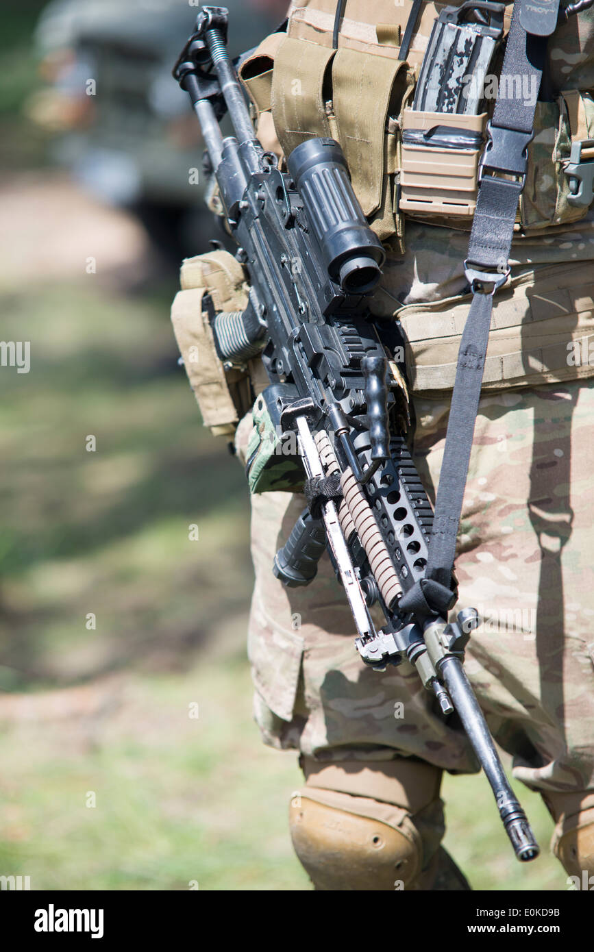 soldier with rifle Stock Photo - Alamy