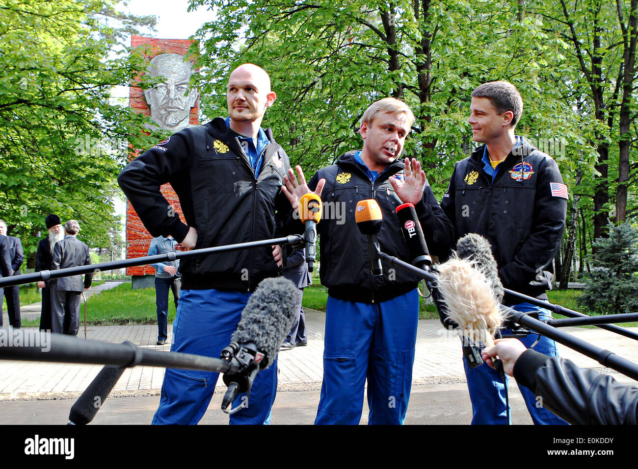 ISS Expedition 40/41 Soyuz Commander Max Suraev, center, of the Russian ...