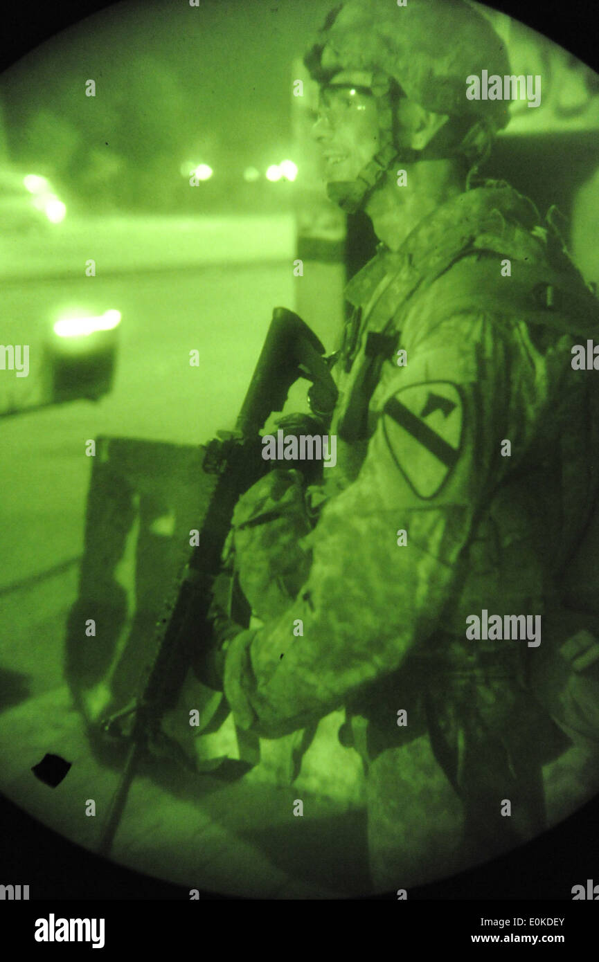 U.S. Army Spc. Greg Dahlberg of Chicago, Ill., with 1st Battalion, 5th ...