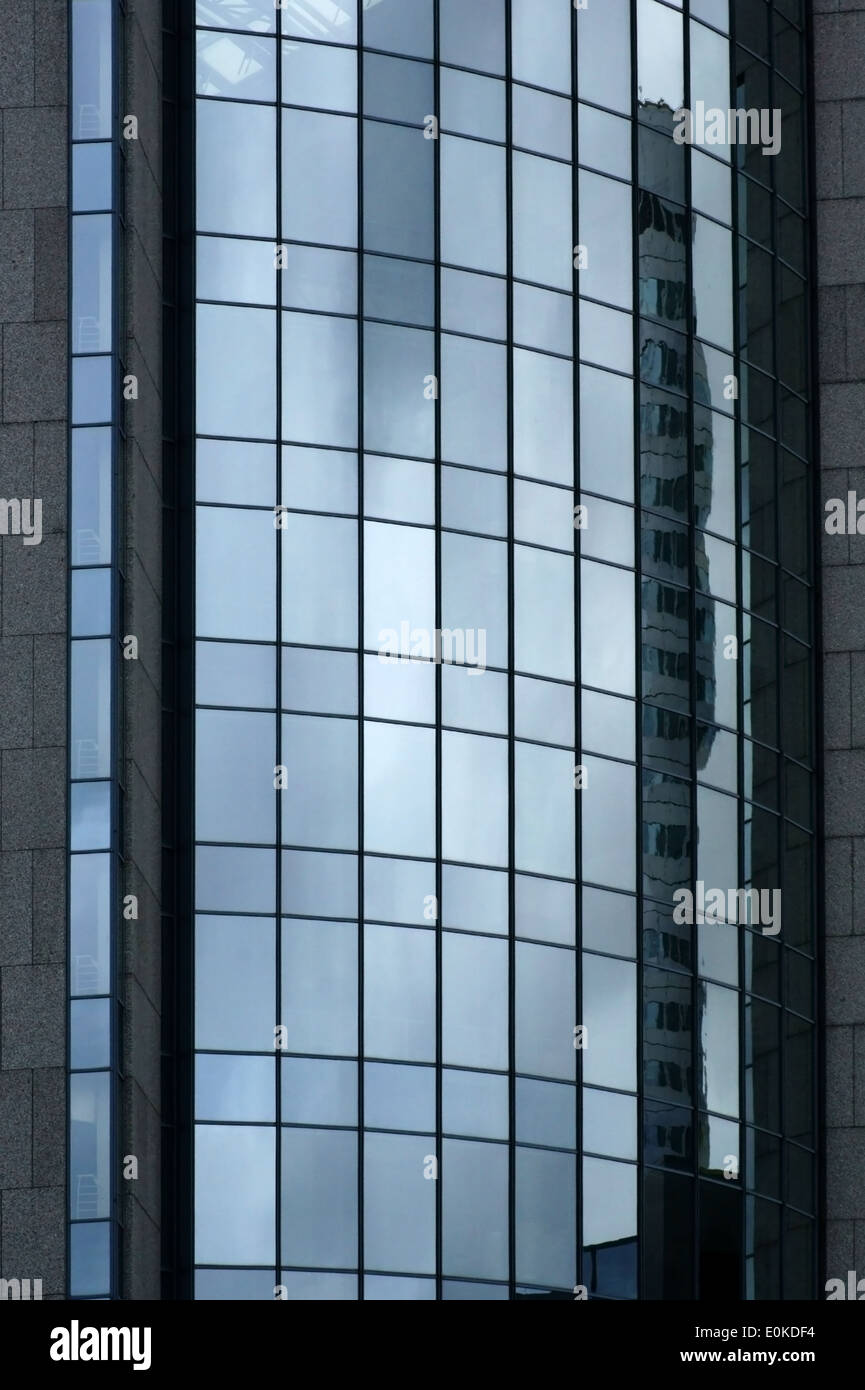 Mirror cladding exterior hi-res stock photography and images - Alamy